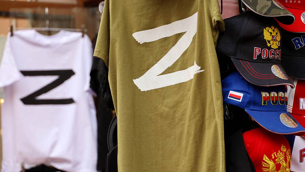 Соратник Зеленского пришел на мероприятие в свитере с российской символикой